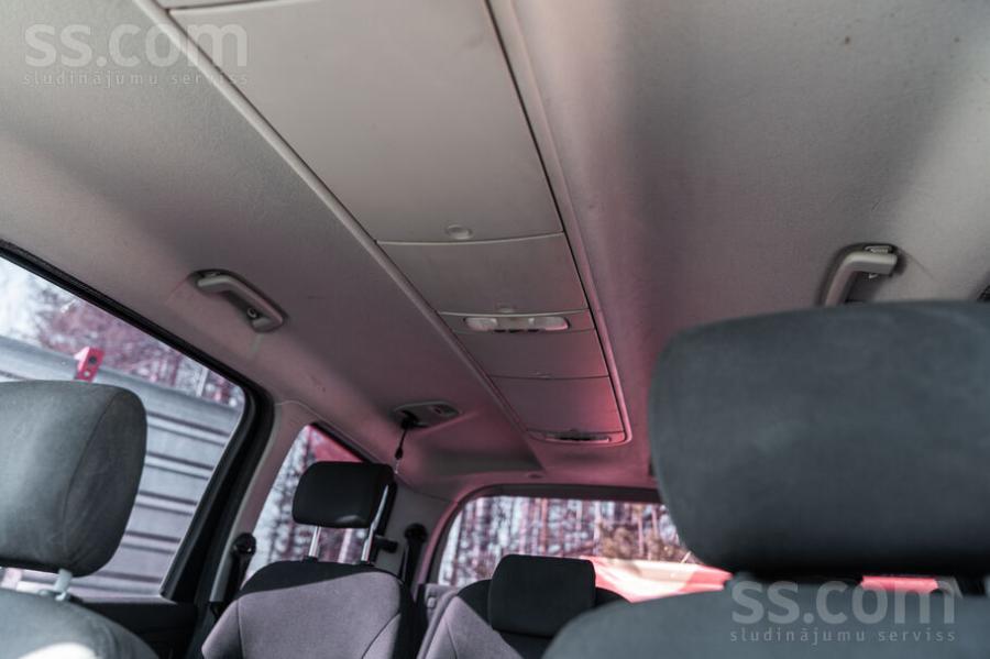 Melns Ford Galaxy 2007 Rīga, ar dzinēja tilpumu 2.00 L un nobraukumu 217 tūkst. km par 2900 €, foto 17 vietnē AUTOMOTO.COM.LV