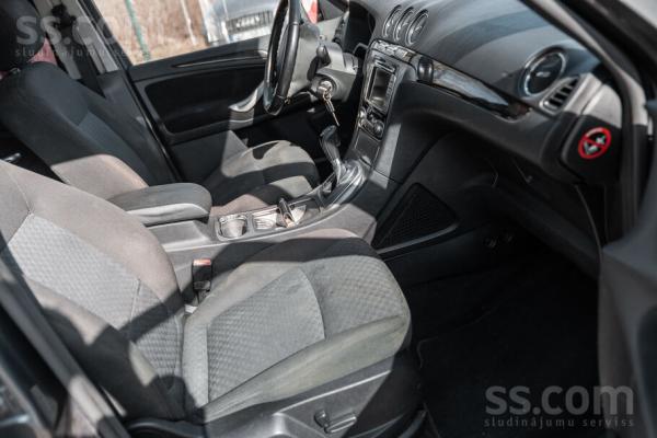 Black Ford Galaxy 2007 in Riga, with an engine capacity of 2.00 L and mileage of 217 thousand km for 2900 €, photo 5 on AUTOMOTO.COM.LV