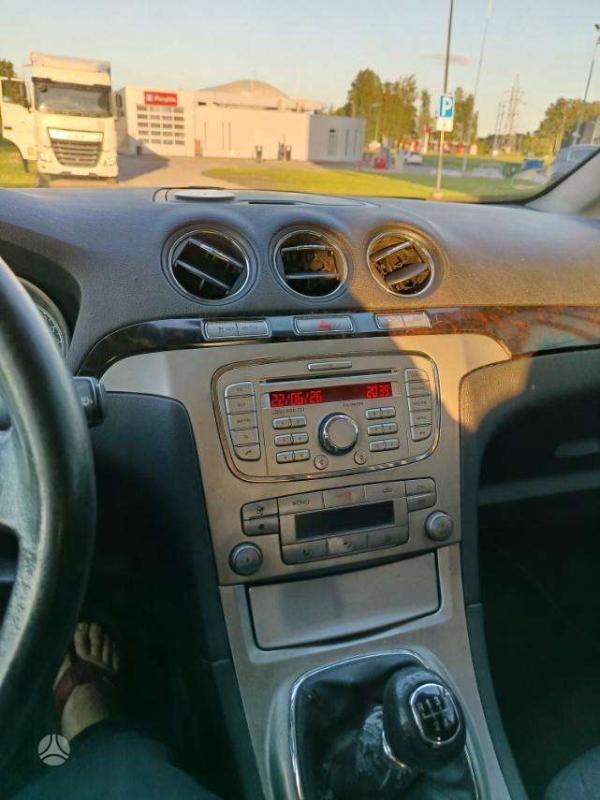 Black Ford Galaxy 2007 in Kaunas, with an engine capacity of 2.00 L and mileage of 301 thousand km for 3350 €, photo 9 on AUTOMOTO.COM.LV