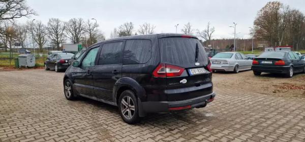 Black Ford Galaxy 2007 in Valmiera, with an engine capacity of 2.00 L and mileage of 498 thousand km for 1200 €, photo 4 on AUTOMOTO.COM.LV