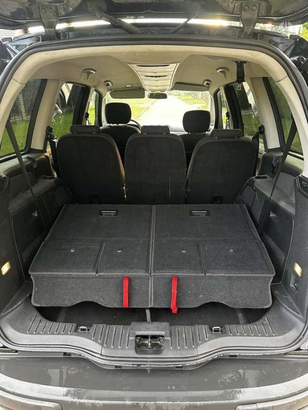 Melns Ford Galaxy 2007 Viļņa, ar dzinēja tilpumu 1.75 L un nobraukumu 320 tūkst. km par 3500 €, foto 10 vietnē AUTOMOTO.COM.LV