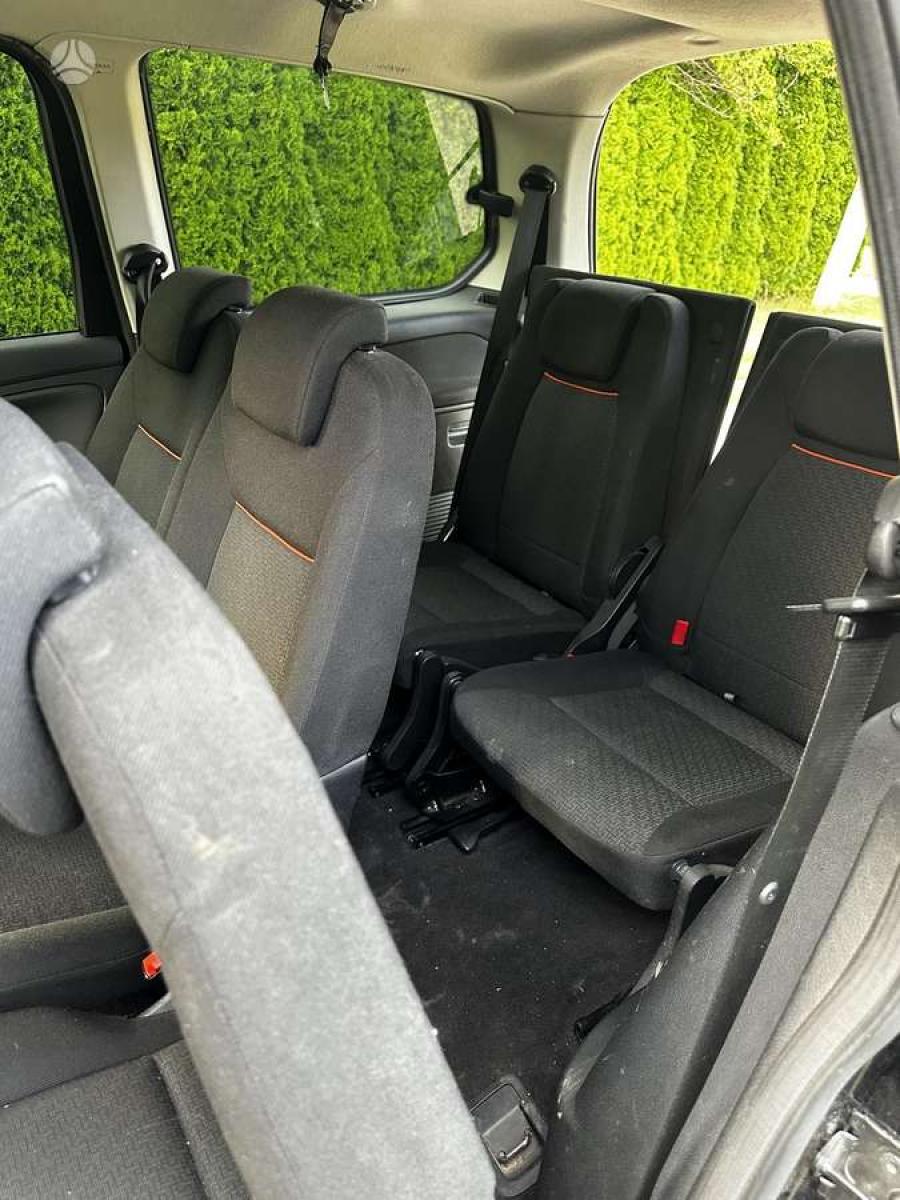 Black Ford Galaxy 2007 in Vilnius, with an engine capacity of 1.75 L and mileage of 320 thousand km for 3500 €, photo 13 on AUTOMOTO.COM.LV