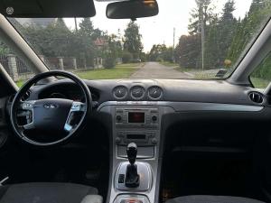 Black Ford Galaxy 2007 in Vilnius, with an engine capacity of 1.75 L and mileage of 320 thousand km for 3500 €, photo 14 on AUTOMOTO.COM.LV