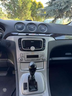 Black Ford Galaxy 2007 in Vilnius, with an engine capacity of 2.00 L and mileage of 305 thousand km for 2000 €, photo 11 on AUTOMOTO.COM.LV