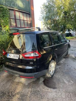 Black Ford Galaxy 2007 in Tukums, with an engine capacity of 2.00 L and mileage of 266 thousand km for 4000 €, photo 3 on AUTOMOTO.COM.LV