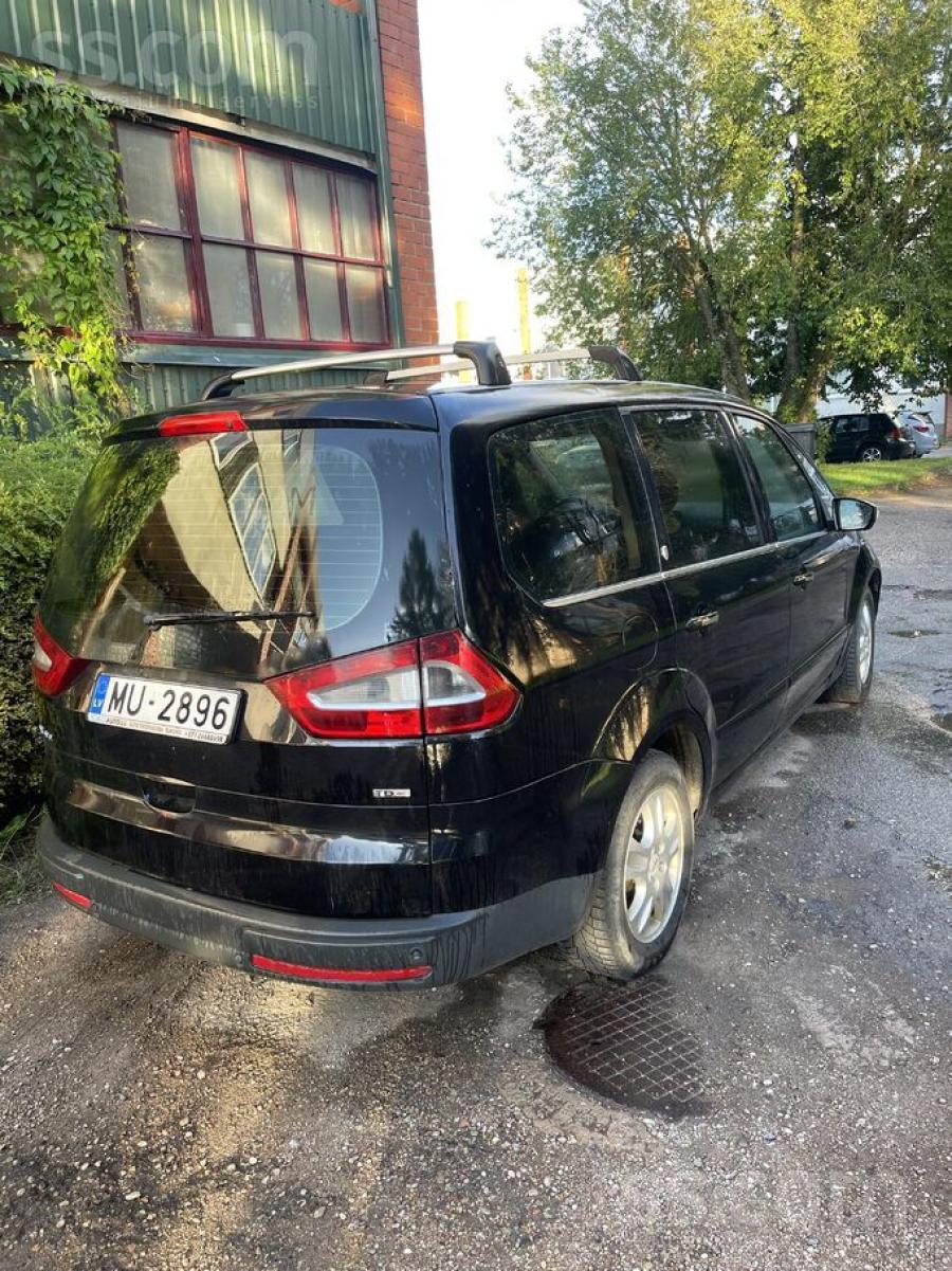 Black Ford Galaxy 2007 in Tukums, with an engine capacity of 2.00 L and mileage of 266 thousand km for 4000 €, photo 3 on AUTOMOTO.COM.LV