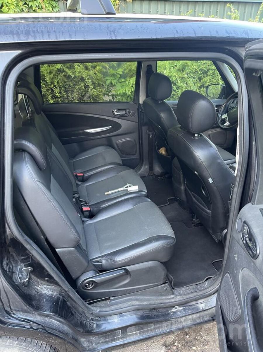 Black Ford Galaxy 2007 in Tukums, with an engine capacity of 2.00 L and mileage of 266 thousand km for 4000 €, photo 9 on AUTOMOTO.COM.LV