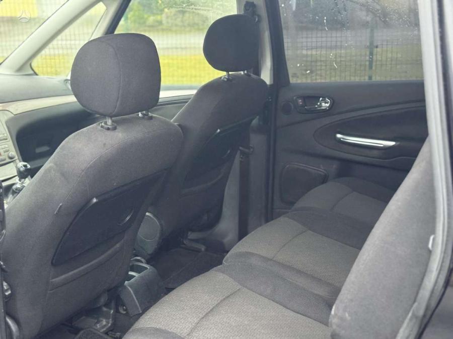 Black Ford Galaxy 2008 in Radviliskis, with an engine capacity of 2.00 L and mileage of 300 thousand km for 2750 €, photo 14 on AUTOMOTO.COM.LV