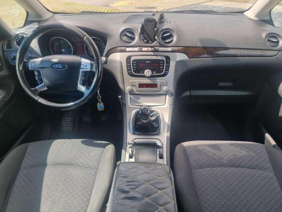 Melns Ford Galaxy 2008 Prienai, ar dzinēja tilpumu 2.00 L un nobraukumu 327 tūkst. km par 3850 €, foto 15 vietnē AUTOMOTO.COM.LV