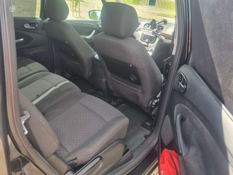 Melns Ford Galaxy 2008 Prienai, ar dzinēja tilpumu 2.00 L un nobraukumu 327 tūkst. km par 3850 €, foto 18 vietnē AUTOMOTO.COM.LV
