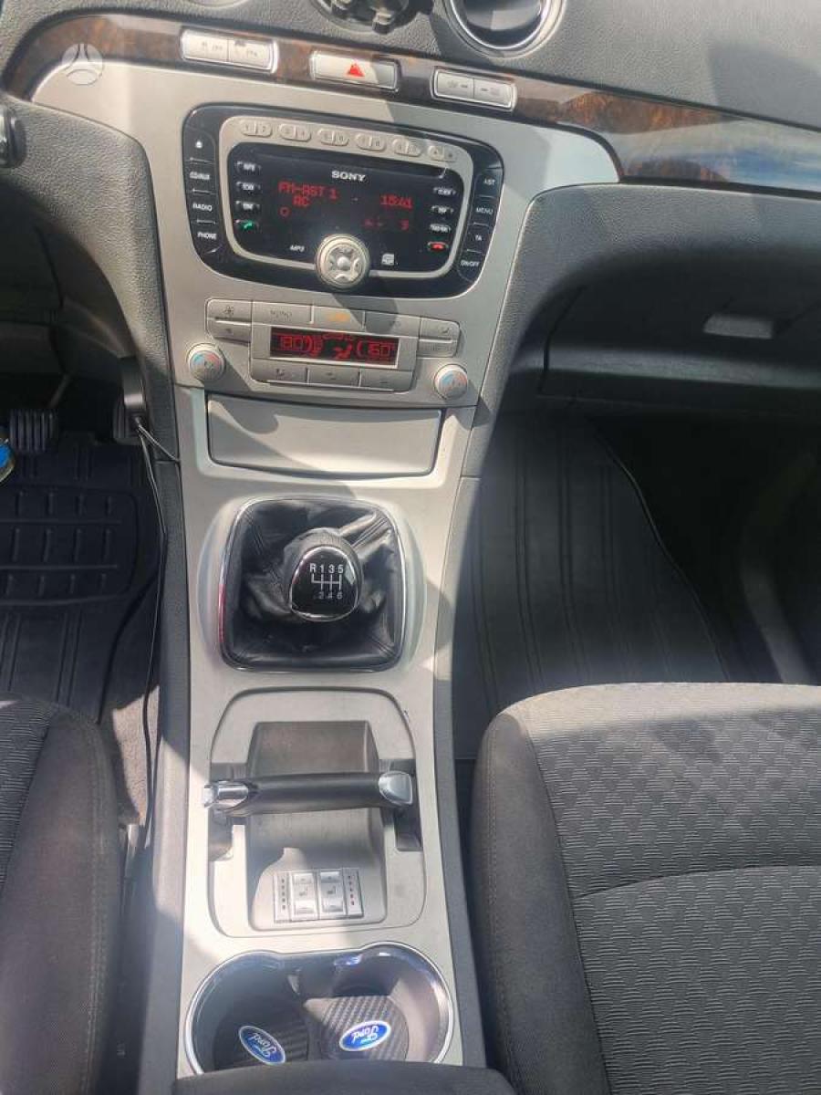 Melns Ford Galaxy 2008 Prienai, ar dzinēja tilpumu 2.00 L un nobraukumu 327 tūkst. km par 3850 €, foto 23 vietnē AUTOMOTO.COM.LV