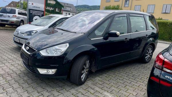 Melns Ford Galaxy 2008 Telšiai, ar dzinēja tilpumu 2.00 L un nobraukumu 260 tūkst. km par 3400 €, foto 2 vietnē AUTOMOTO.COM.LV