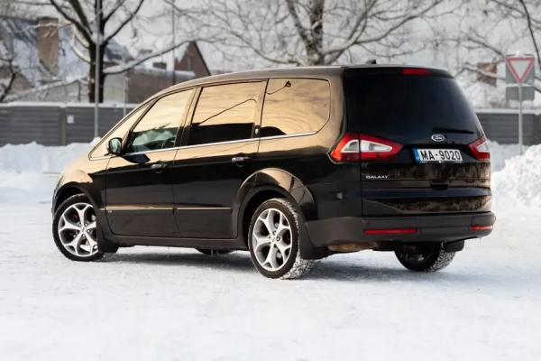 Black Ford Galaxy 2009 in Jelgava, with an engine capacity of 2.00 L and mileage of 263 thousand km for 5000 €, photo 5 on AUTOMOTO.COM.LV
