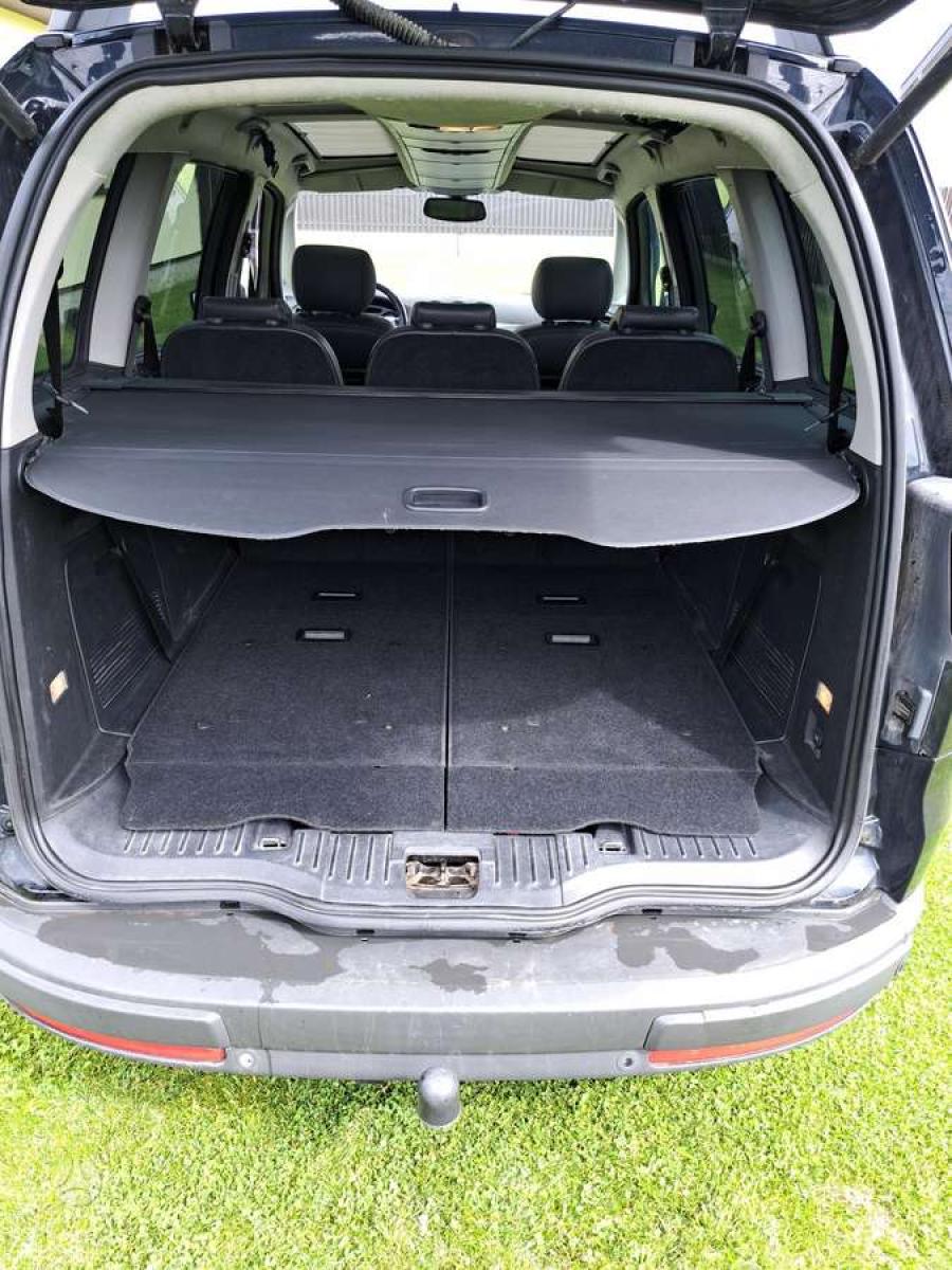 Black Ford Galaxy 2009 in Trakai, with an engine capacity of 2.26 L and mileage of 274 thousand km for 4000 €, photo 12 on AUTOMOTO.COM.LV