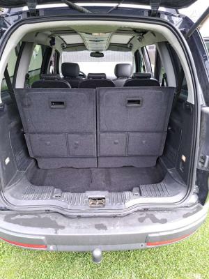 Black Ford Galaxy 2009 in Trakai, with an engine capacity of 2.26 L and mileage of 274 thousand km for 4000 €, photo 14 on AUTOMOTO.COM.LV