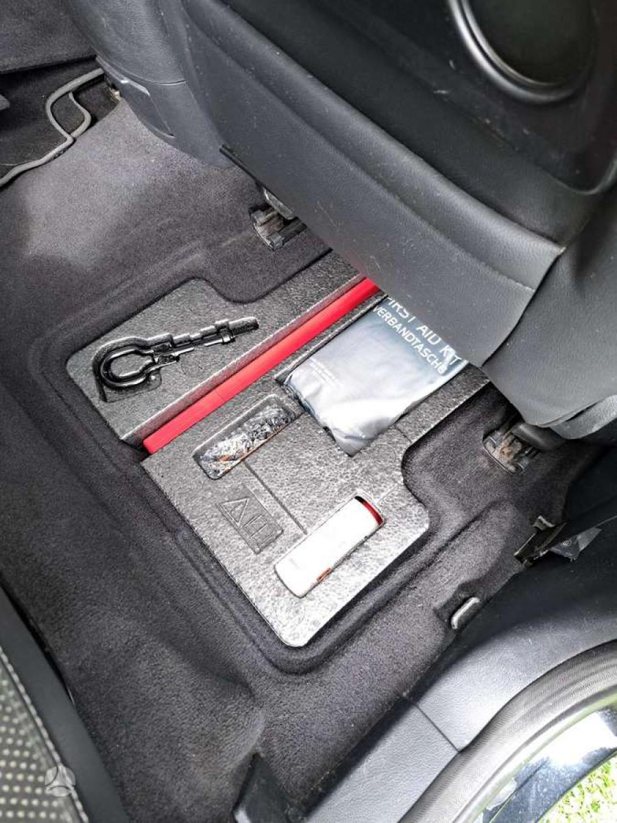 Black Ford Galaxy 2009 in Trakai, with an engine capacity of 2.26 L and mileage of 274 thousand km for 4000 €, photo 16 on AUTOMOTO.COM.LV