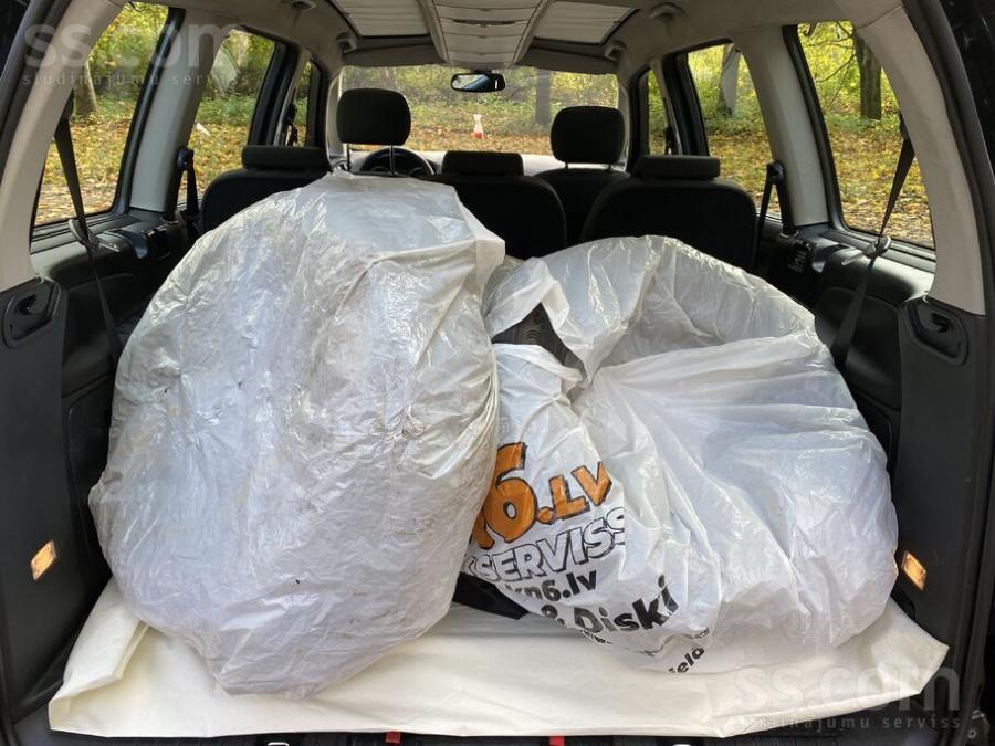 Melns Ford Galaxy 2009 Rīga, ar dzinēja tilpumu 2.00 L un nobraukumu 0 tūkst. km par 1590 €, foto 9 vietnē AUTOMOTO.COM.LV