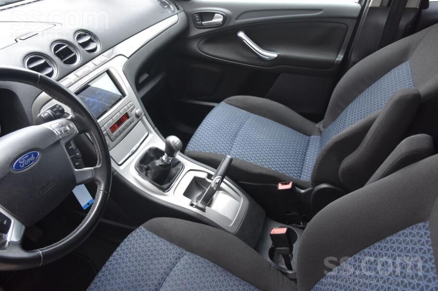 Black Ford Galaxy 2010 in Riga, with an engine capacity of 2.00 L and mileage of 305 thousand km for 4990 €, photo 8 on AUTOMOTO.COM.LV