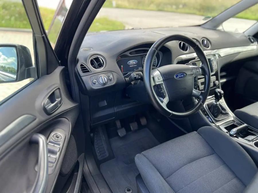 Black Ford Galaxy 2010 in Cesis, with an engine capacity of 2.00 L and mileage of 237 thousand km for 6950 €, photo 10 on AUTOMOTO.COM.LV