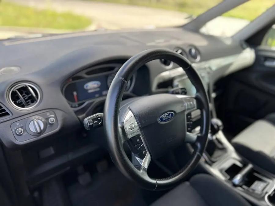 Black Ford Galaxy 2010 in Cesis, with an engine capacity of 2.00 L and mileage of 237 thousand km for 6950 €, photo 11 on AUTOMOTO.COM.LV