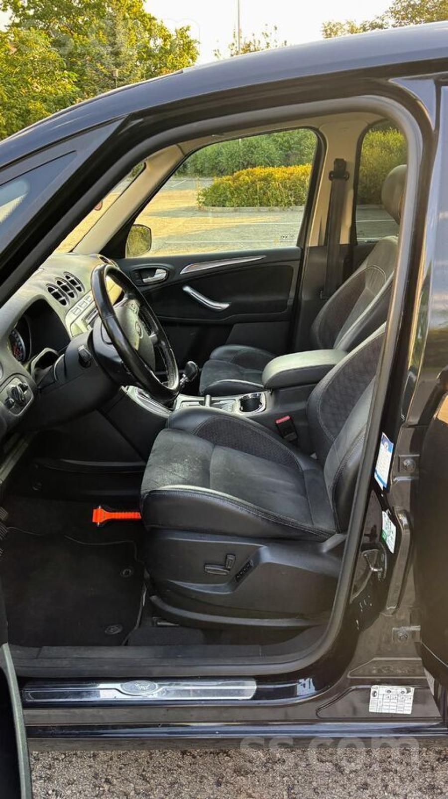 Black Ford Galaxy 2010 in Riga, with an engine capacity of 2.20 L and mileage of 357 thousand km for 4950 €, photo 6 on AUTOMOTO.COM.LV
