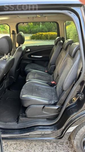 Black Ford Galaxy 2010 in Riga, with an engine capacity of 2.20 L and mileage of 357 thousand km for 4950 €, photo 7 on AUTOMOTO.COM.LV