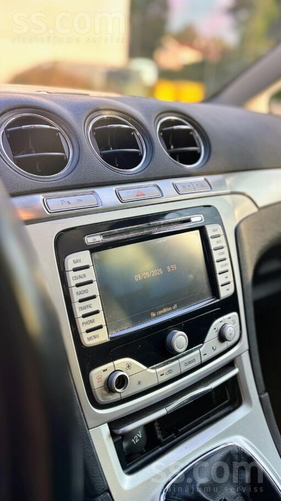 Black Ford Galaxy 2010 in Riga, with an engine capacity of 2.20 L and mileage of 357 thousand km for 4950 €, photo 11 on AUTOMOTO.COM.LV