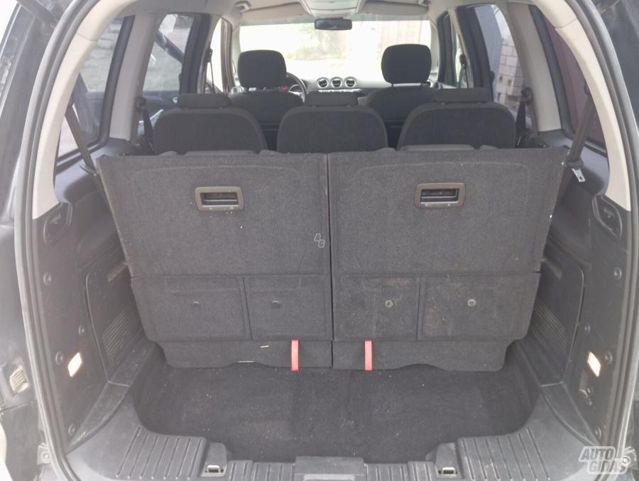 Melns Ford Galaxy 2011 Panevēža, ar dzinēja tilpumu 2.00 L un nobraukumu 328 tūkst. km par 4200 €, foto 15 vietnē AUTOMOTO.COM.LV