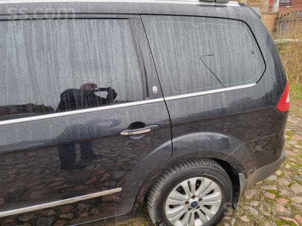 Black Ford Galaxy 2011 in Liepaja, with an engine capacity of 2.00 L and mileage of 259 thousand km for 4000 €, photo 3 on AUTOMOTO.COM.LV