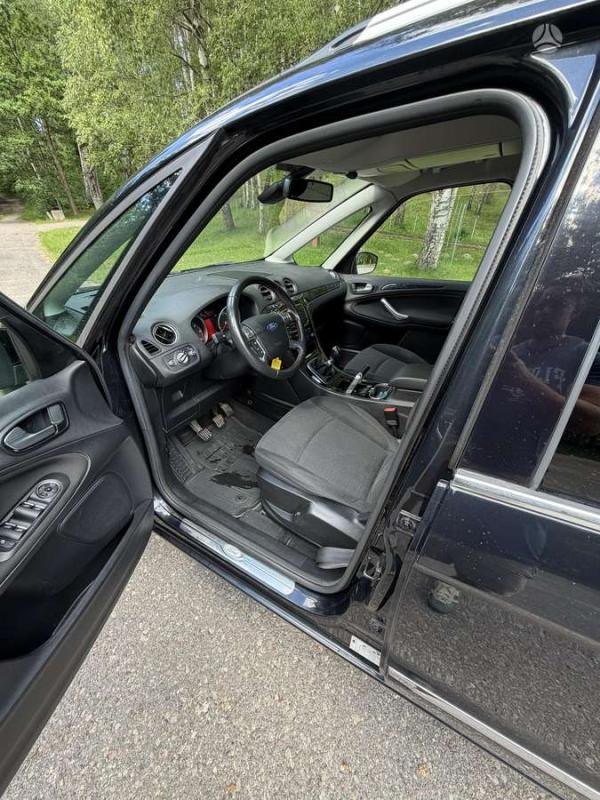 Black Ford Galaxy 2011 in Plunge, with an engine capacity of 2.00 L and mileage of 270 thousand km for 5450 €, photo 7 on AUTOMOTO.COM.LV
