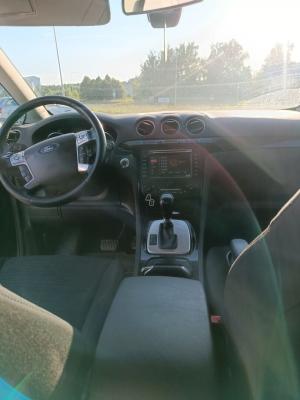 Black Ford Galaxy 2011 in Panevezys, with an engine capacity of 2.00 L and mileage of 247 thousand km for 4500 €, photo 4 on AUTOMOTO.COM.LV