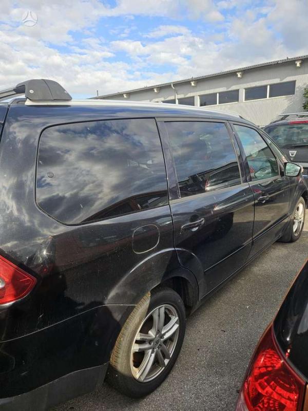 Black Ford Galaxy 2011 in Anyksciai, with an engine capacity of 2.00 L and mileage of 293 thousand km for 2900 €, photo 4 on AUTOMOTO.COM.LV
