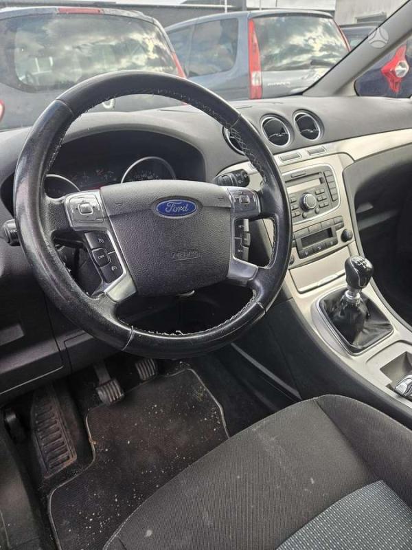 Black Ford Galaxy 2011 in Anyksciai, with an engine capacity of 2.00 L and mileage of 293 thousand km for 2900 €, photo 5 on AUTOMOTO.COM.LV
