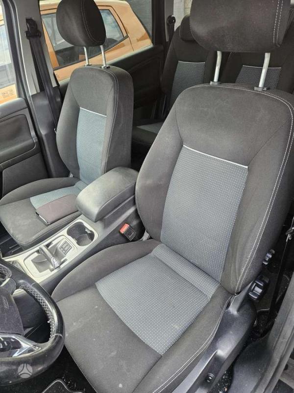 Black Ford Galaxy 2011 in Anyksciai, with an engine capacity of 2.00 L and mileage of 293 thousand km for 2900 €, photo 6 on AUTOMOTO.COM.LV