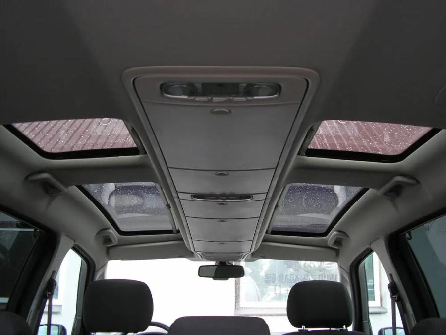 Melns Ford Galaxy 2011 Sigulda, ar dzinēja tilpumu 2.00 L un nobraukumu 213 tūkst. km par 7250 €, foto 26 vietnē AUTOMOTO.COM.LV