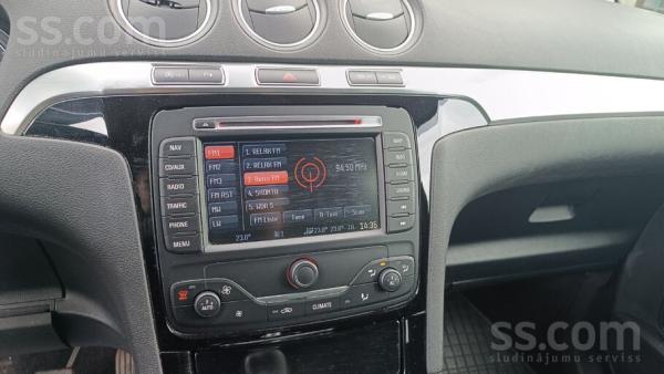 Black Ford Galaxy 2011 in Riga, with an engine capacity of 1.60 L and mileage of 288 thousand km for 5850 €, photo 11 on AUTOMOTO.COM.LV