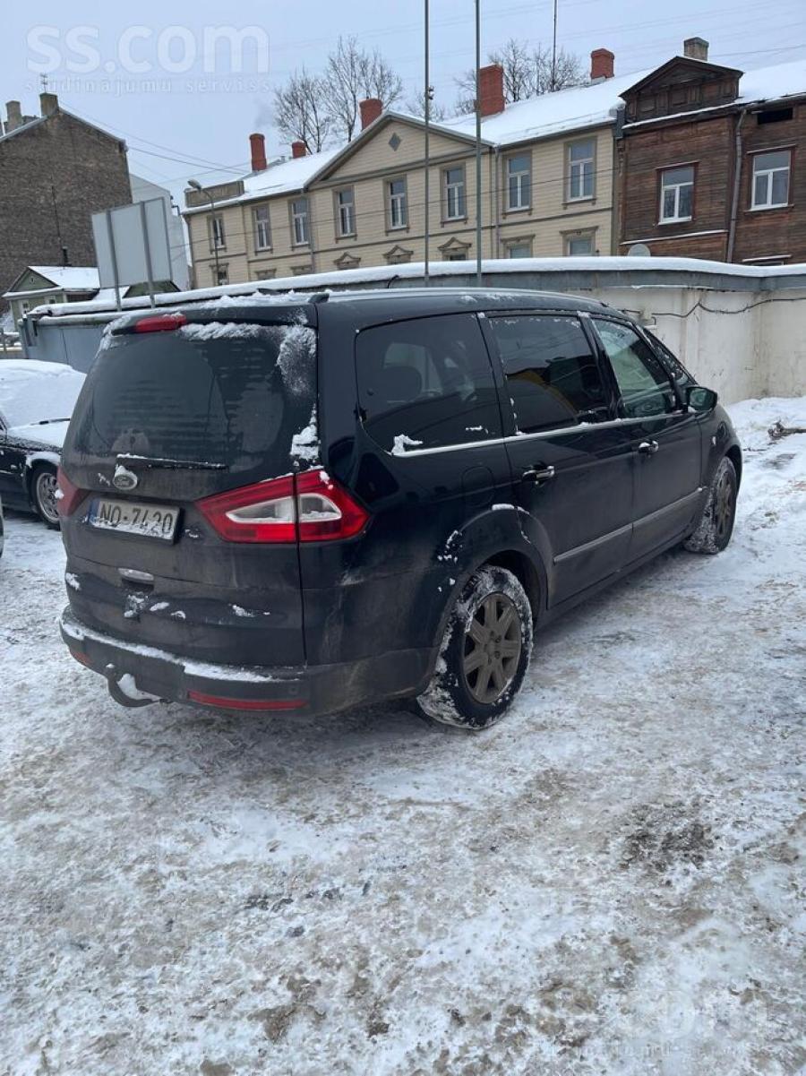Melns Ford Galaxy 2012 Rīga, ar dzinēja tilpumu 2.00 L un nobraukumu 302 tūkst. km par 4300 €, foto 4 vietnē AUTOMOTO.COM.LV