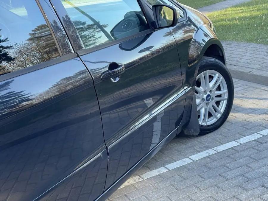 Black Ford Galaxy 2012 in Jurmala, with an engine capacity of 2.00 L and mileage of 291 thousand km for 3650 €, photo 9 on AUTOMOTO.COM.LV