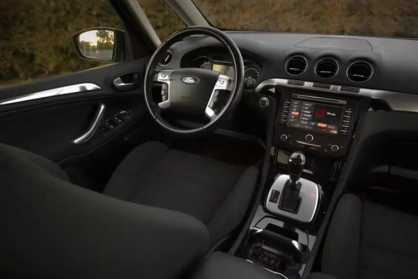 Black Ford Galaxy 2012 in Jelgava, with an engine capacity of 2.20 L and mileage of 291 thousand km for 6700 €, photo 7 on AUTOMOTO.COM.LV