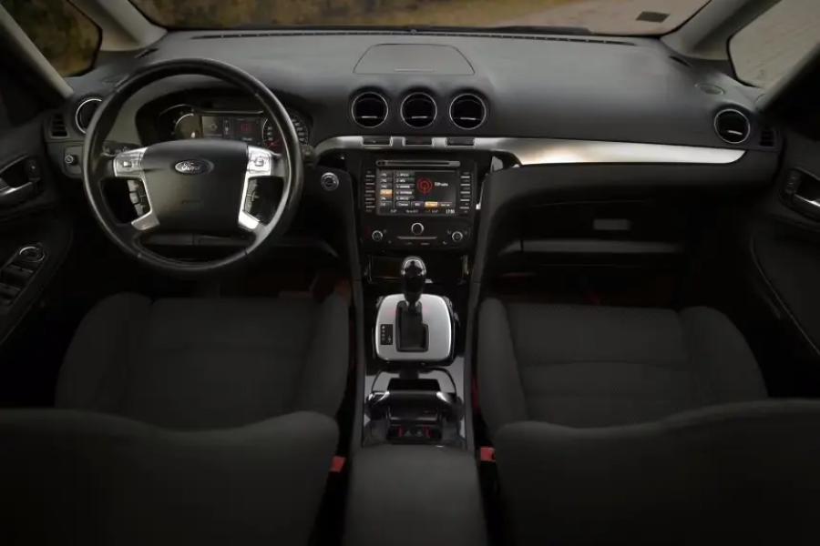 Black Ford Galaxy 2012 in Jelgava, with an engine capacity of 2.20 L and mileage of 291 thousand km for 6700 €, photo 9 on AUTOMOTO.COM.LV