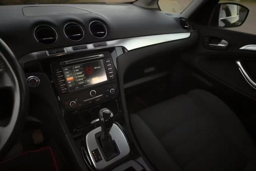 Black Ford Galaxy 2012 in Jelgava, with an engine capacity of 2.20 L and mileage of 291 thousand km for 6700 €, photo 13 on AUTOMOTO.COM.LV