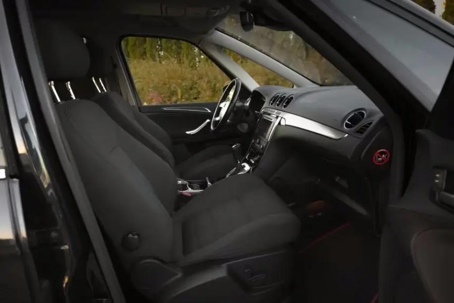 Black Ford Galaxy 2012 in Jelgava, with an engine capacity of 2.20 L and mileage of 291 thousand km for 6700 €, photo 20 on AUTOMOTO.COM.LV