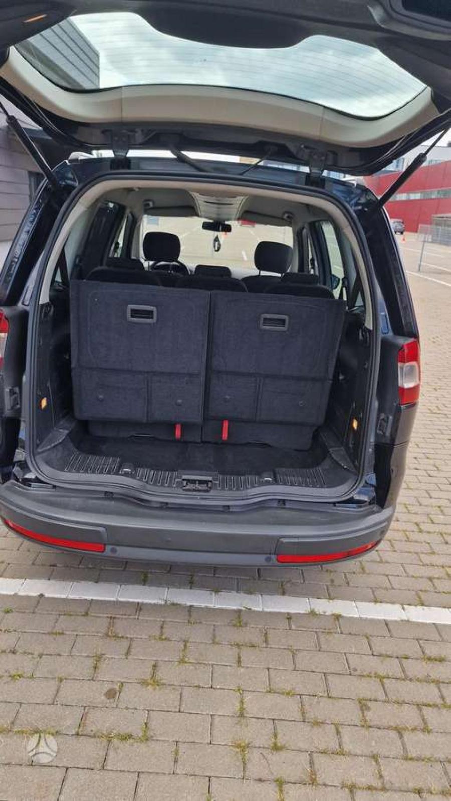 Black Ford Galaxy 2012 in Kaunas, with an engine capacity of 2.18 L and mileage of 300 thousand km for 4650 €, photo 6 on AUTOMOTO.COM.LV