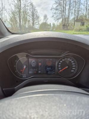 Melns Ford Galaxy 2012 Rīga, ar dzinēja tilpumu 2.20 L un nobraukumu 328 tūkst. km par 3800 €, foto 13 vietnē AUTOMOTO.COM.LV