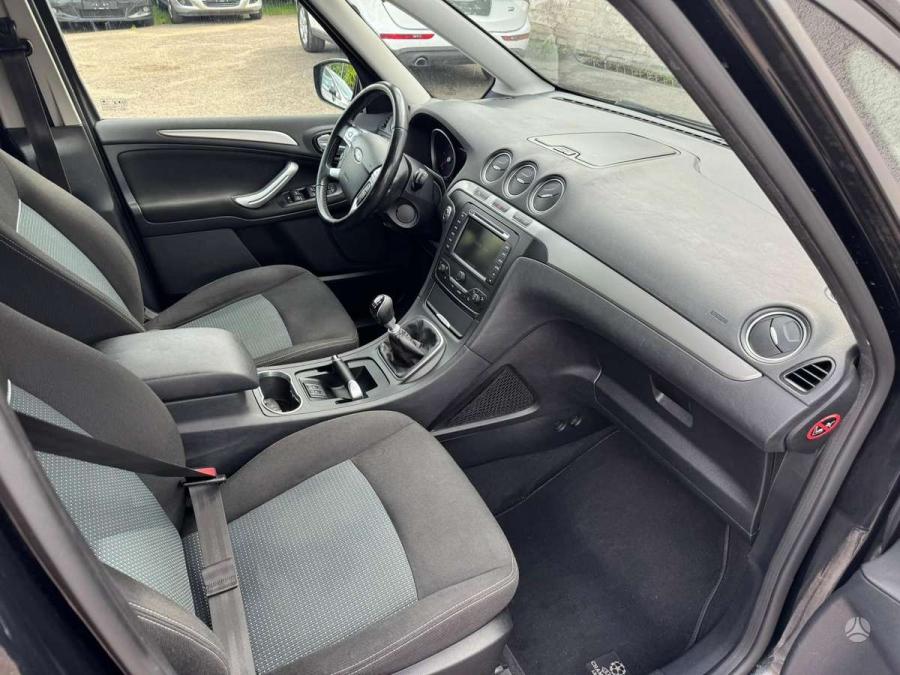 Melns Ford Galaxy 2013 Jurbarkas, ar dzinēja tilpumu 2.00 L un nobraukumu 288 tūkst. km par 5950 €, foto 15 vietnē AUTOMOTO.COM.LV