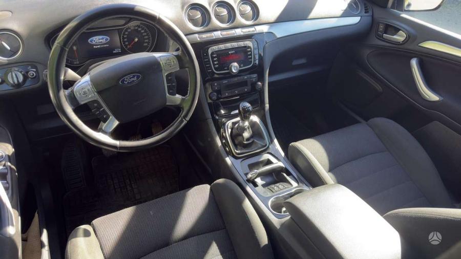 Black Ford Galaxy 2013 in Panevezys, with an engine capacity of 2.00 L and mileage of 280 thousand km for 6000 €, photo 21 on AUTOMOTO.COM.LV
