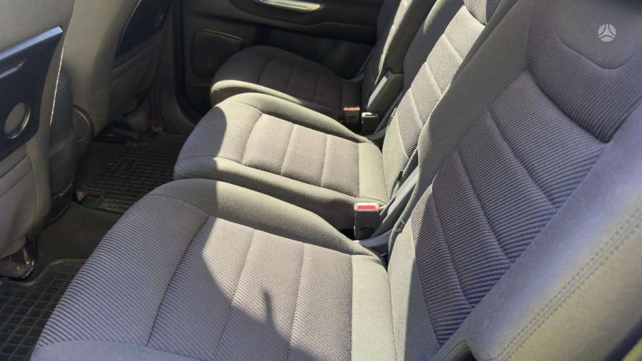 Black Ford Galaxy 2013 in Panevezys, with an engine capacity of 2.00 L and mileage of 280 thousand km for 6000 €, photo 22 on AUTOMOTO.COM.LV