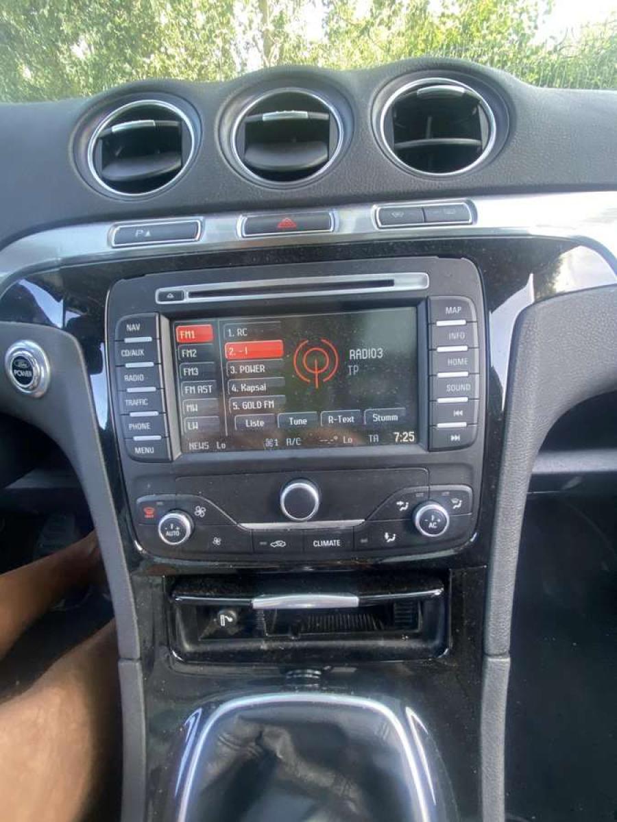 Melns Ford Galaxy 2013 Marijampole, ar dzinēja tilpumu 2.18 L un nobraukumu 238 tūkst. km par 5300 €, foto 11 vietnē AUTOMOTO.COM.LV
