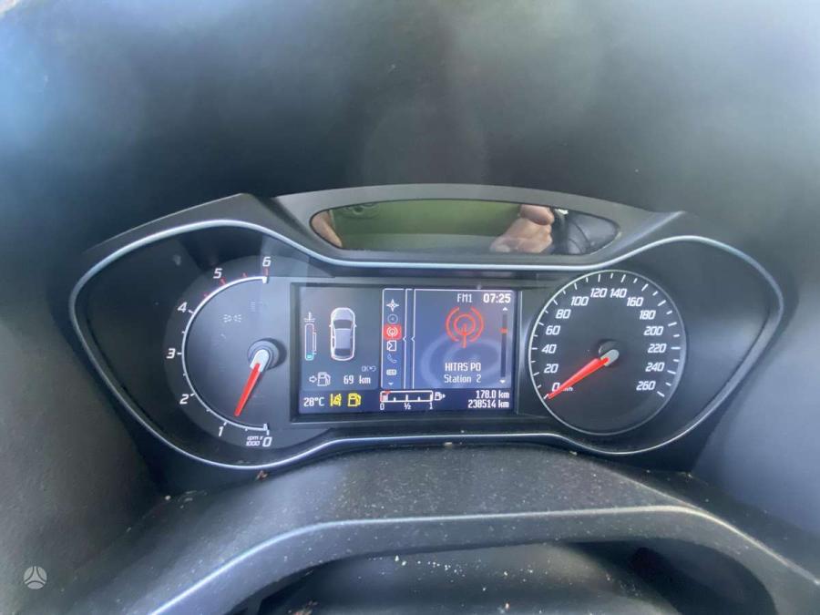 Melns Ford Galaxy 2013 Marijampole, ar dzinēja tilpumu 2.18 L un nobraukumu 238 tūkst. km par 5300 €, foto 13 vietnē AUTOMOTO.COM.LV