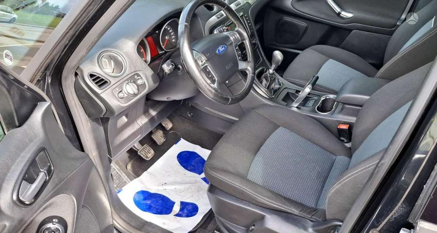 Black Ford Galaxy 2013 in Taurage, with an engine capacity of 2.00 L and mileage of 319 thousand km for 4500 €, photo 11 on AUTOMOTO.COM.LV